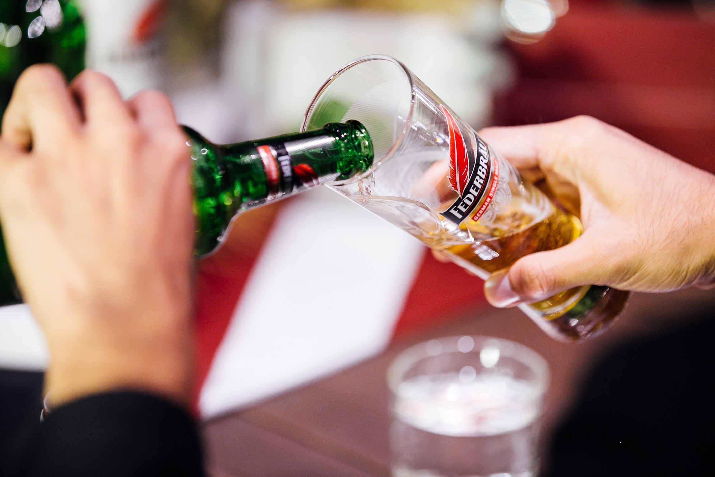 รู้มั๊ย!!! อะไรซ่อนอยู่ใน “เฟเดอร์บรอย -Federbräu” – FOOD BUZZLE